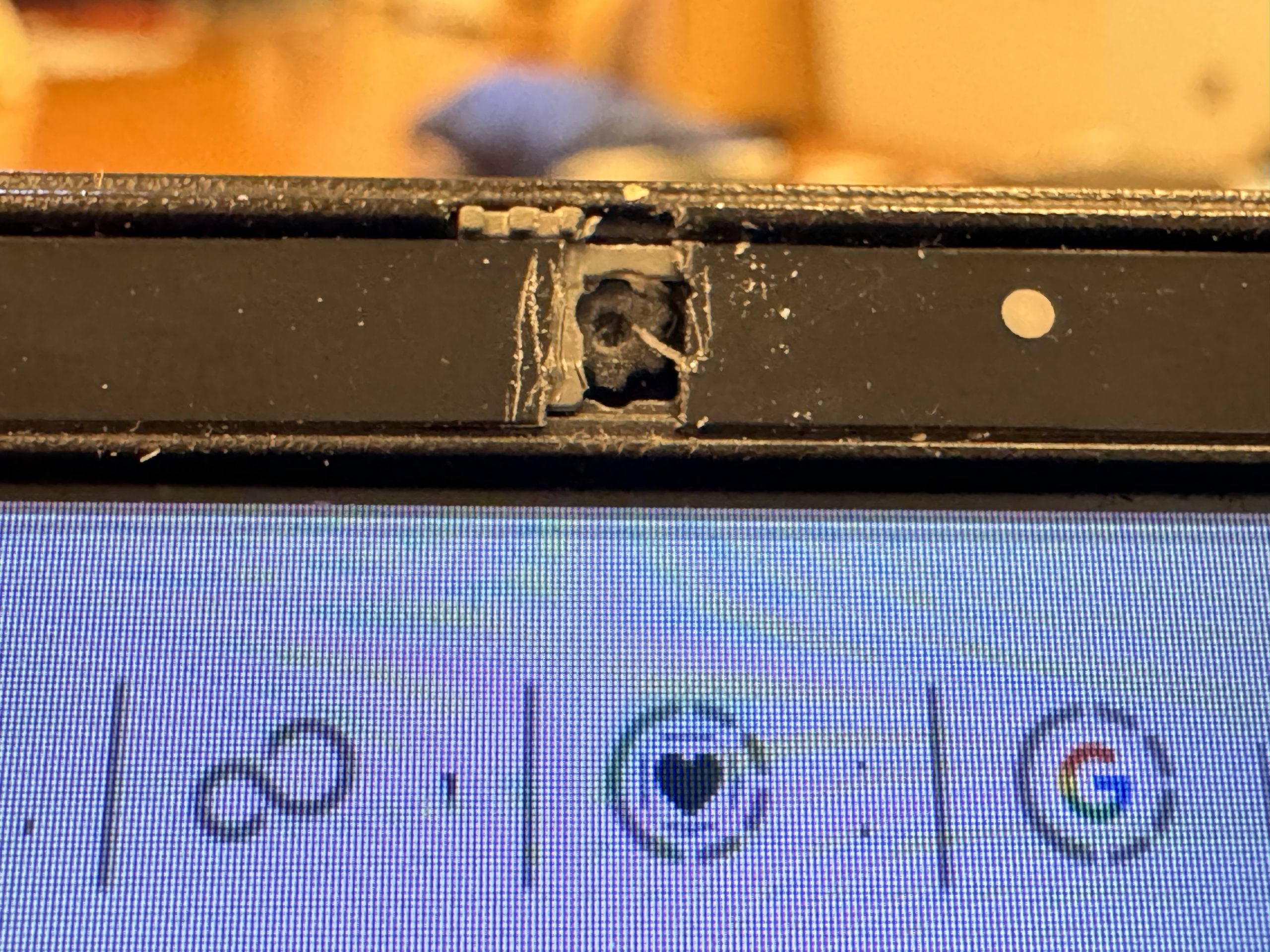 富士通（FUJITSU)ノートパソコン、LIFEBOOK UHシリーズの内蔵カメラの映し出す映像が不鮮明で白く濁っていた原因。｜モバスタ